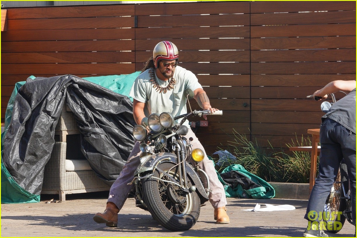 Jason Momoa Takes a Break from 'See' Press to Enjoy Lunch with a Friend ...