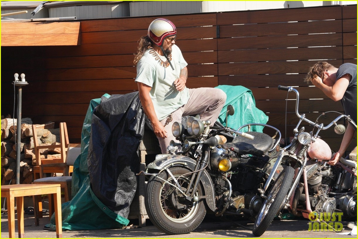 Jason Momoa Takes a Break from 'See' Press to Enjoy Lunch with a Friend ...