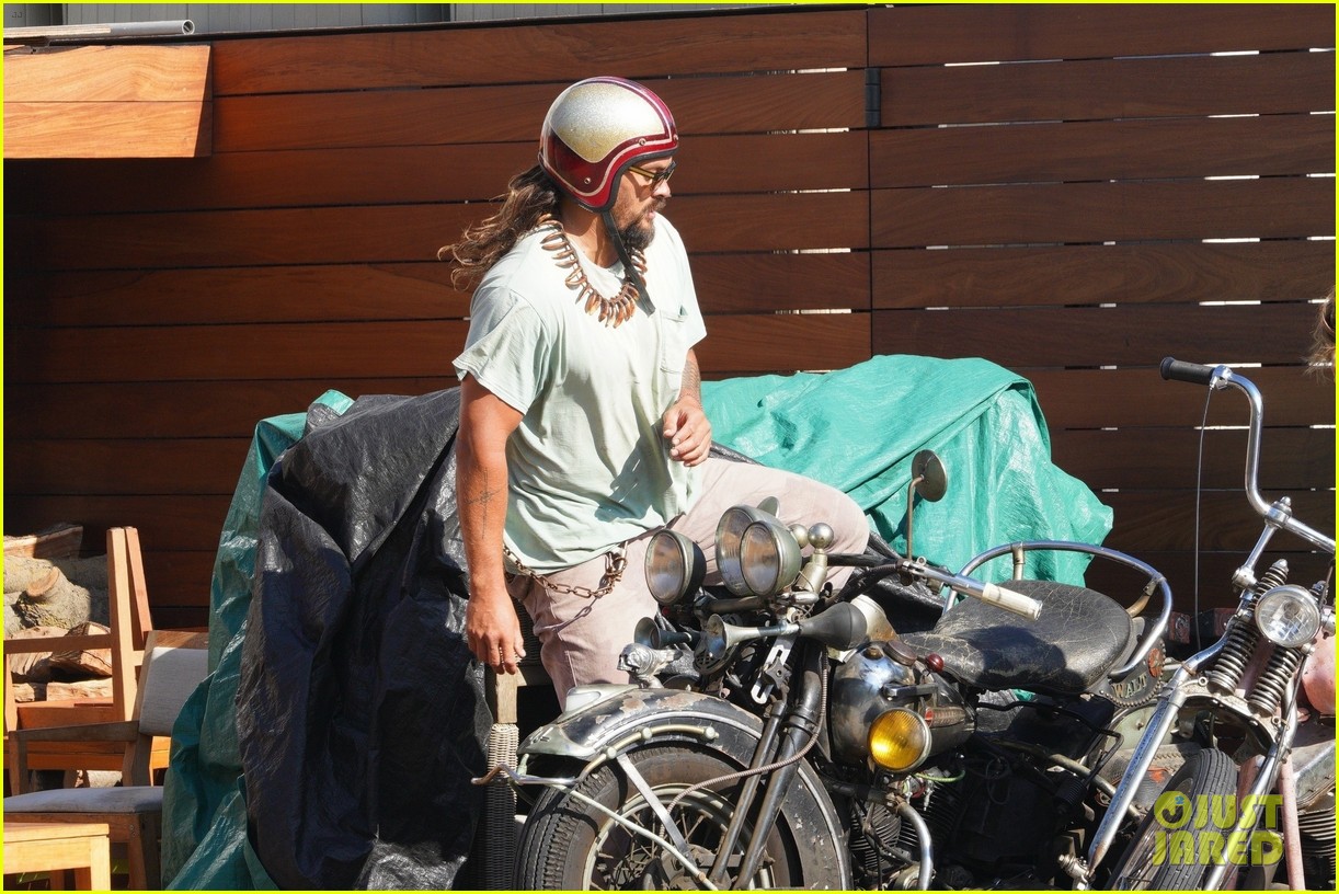 Jason Momoa Takes a Break from 'See' Press to Enjoy Lunch with a Friend ...