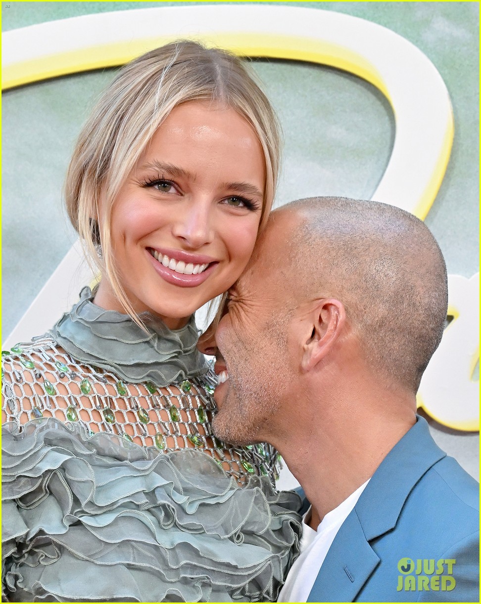 Selling Sunset's Jason Oppenheim Makes Red Carpet Debut with New ...