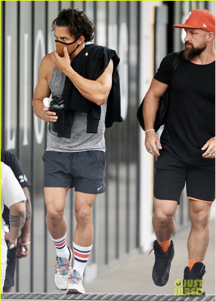 Orlando Bloom Shows Off His Muscles Leaving Workout in Australia: Photo ...