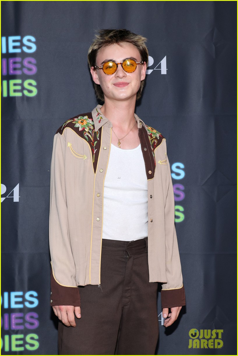 Full Sized Photo of lee pace bodies bodies bodies premiere 32 | Photo ...