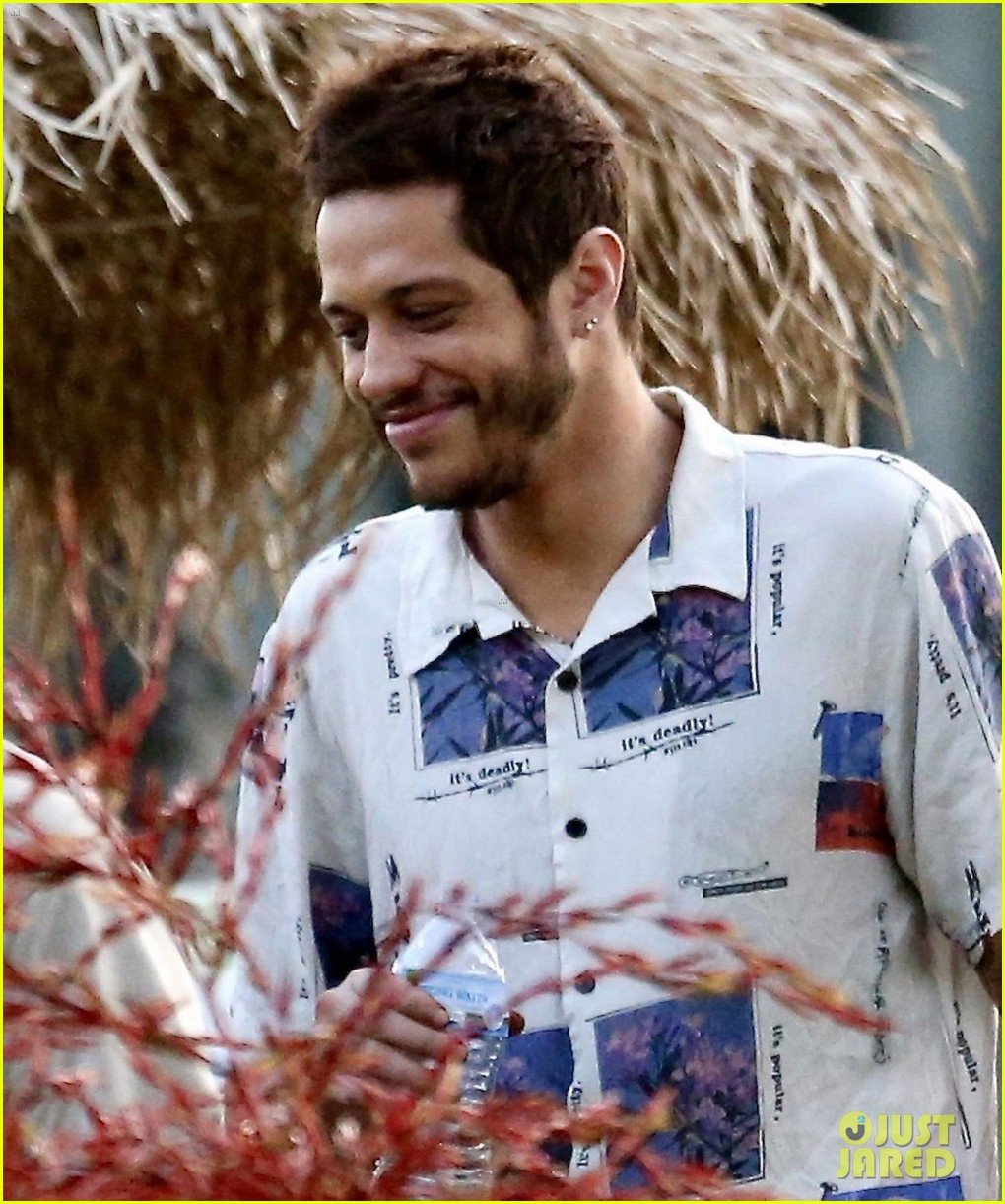 Pete Davidson Takes a Break From Filming 'Wizards!' in Australia: Photo ...