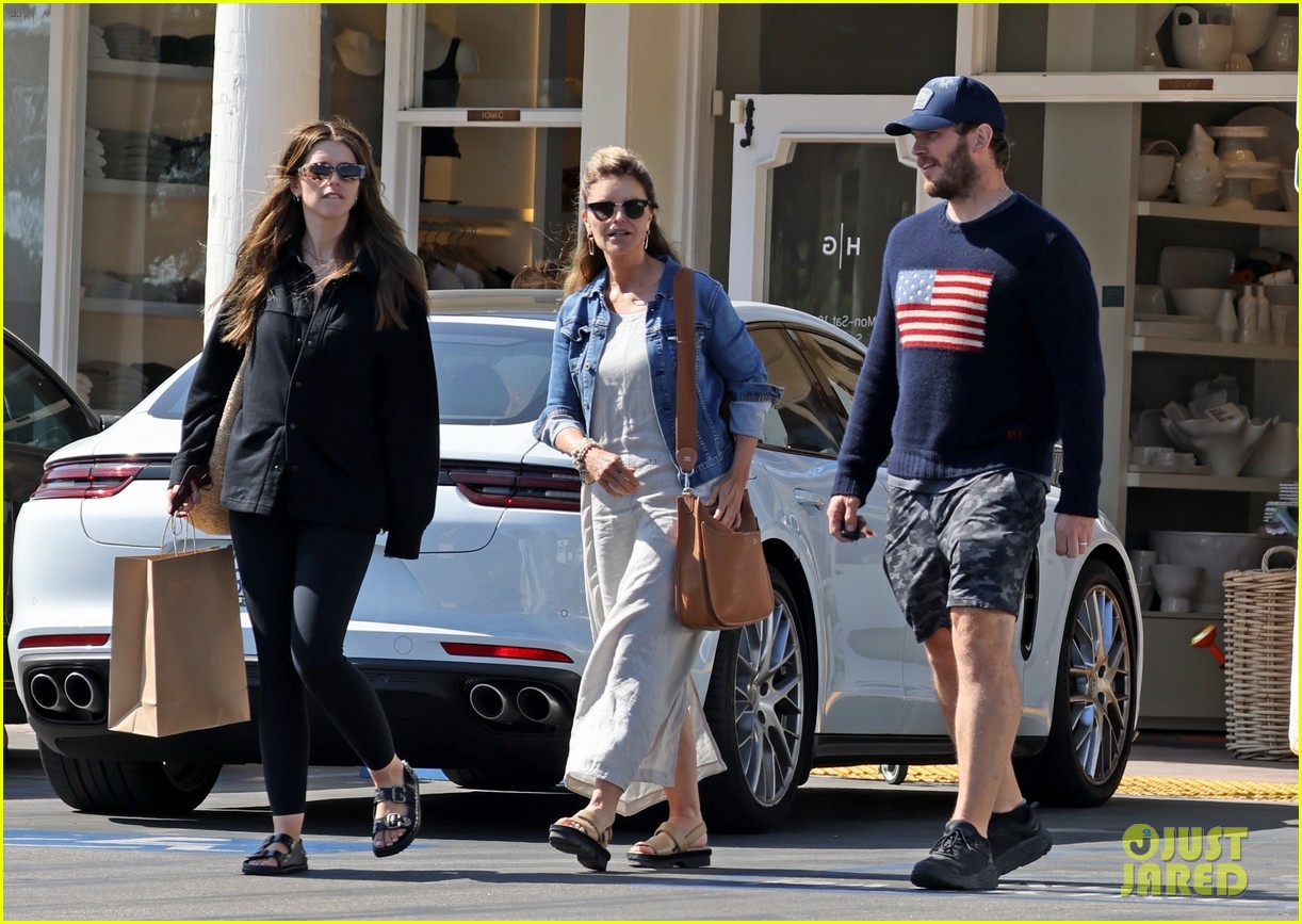 Chris Pratt & Wife Katherine Kick Off Their Weekend with Her Mom Maria ...