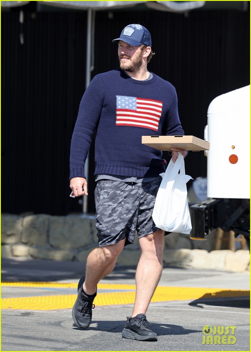 Chris Pratt & Wife Katherine Kick Off Their Weekend with Her Mom Maria ...