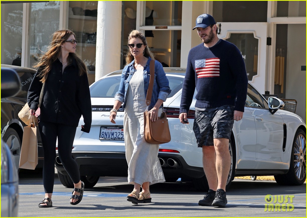 Chris Pratt & Wife Katherine Kick Off Their Weekend with Her Mom Maria ...