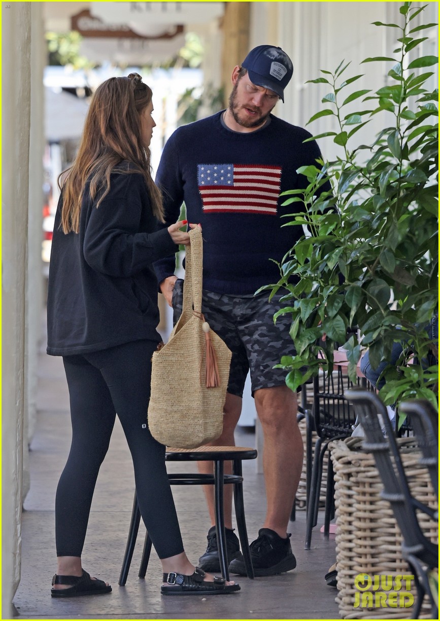 Chris Pratt & Wife Katherine Kick Off Their Weekend with Her Mom Maria ...