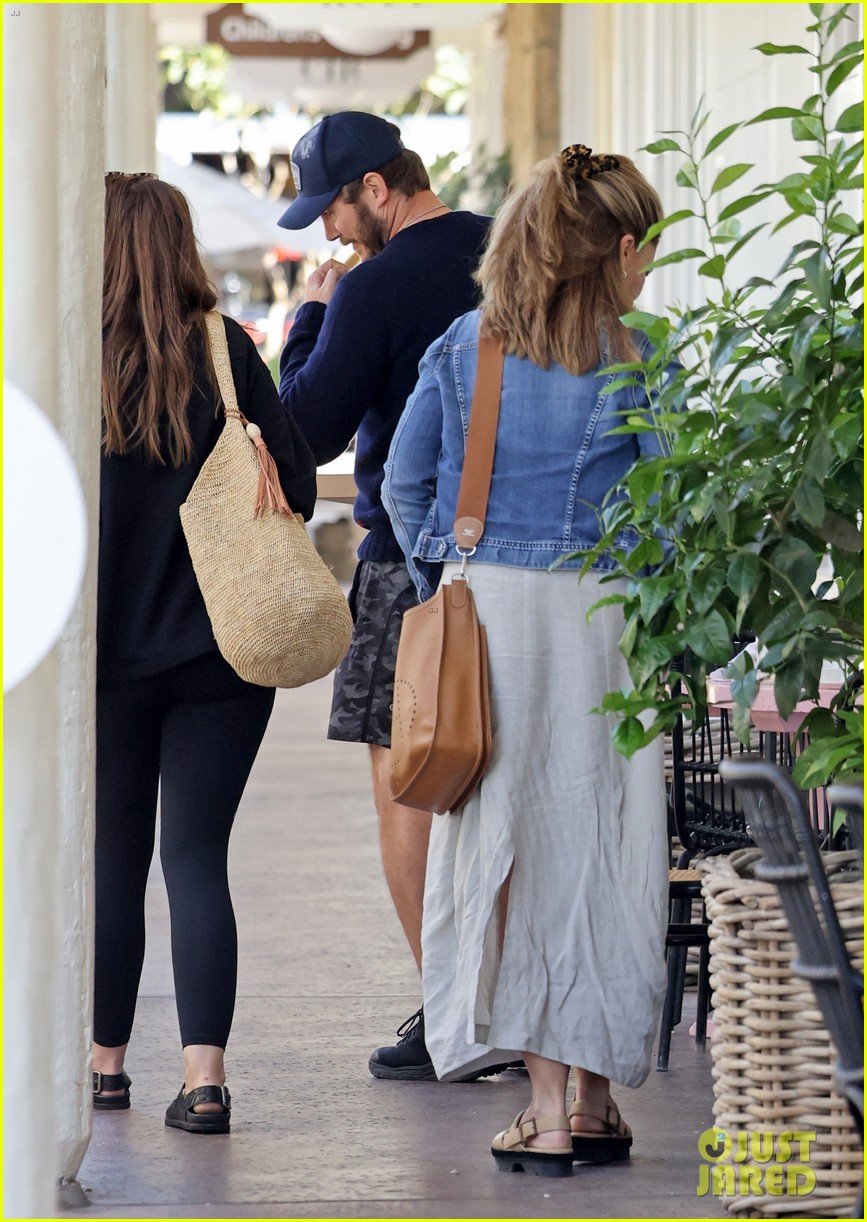 Chris Pratt & Wife Katherine Kick Off Their Weekend with Her Mom Maria ...