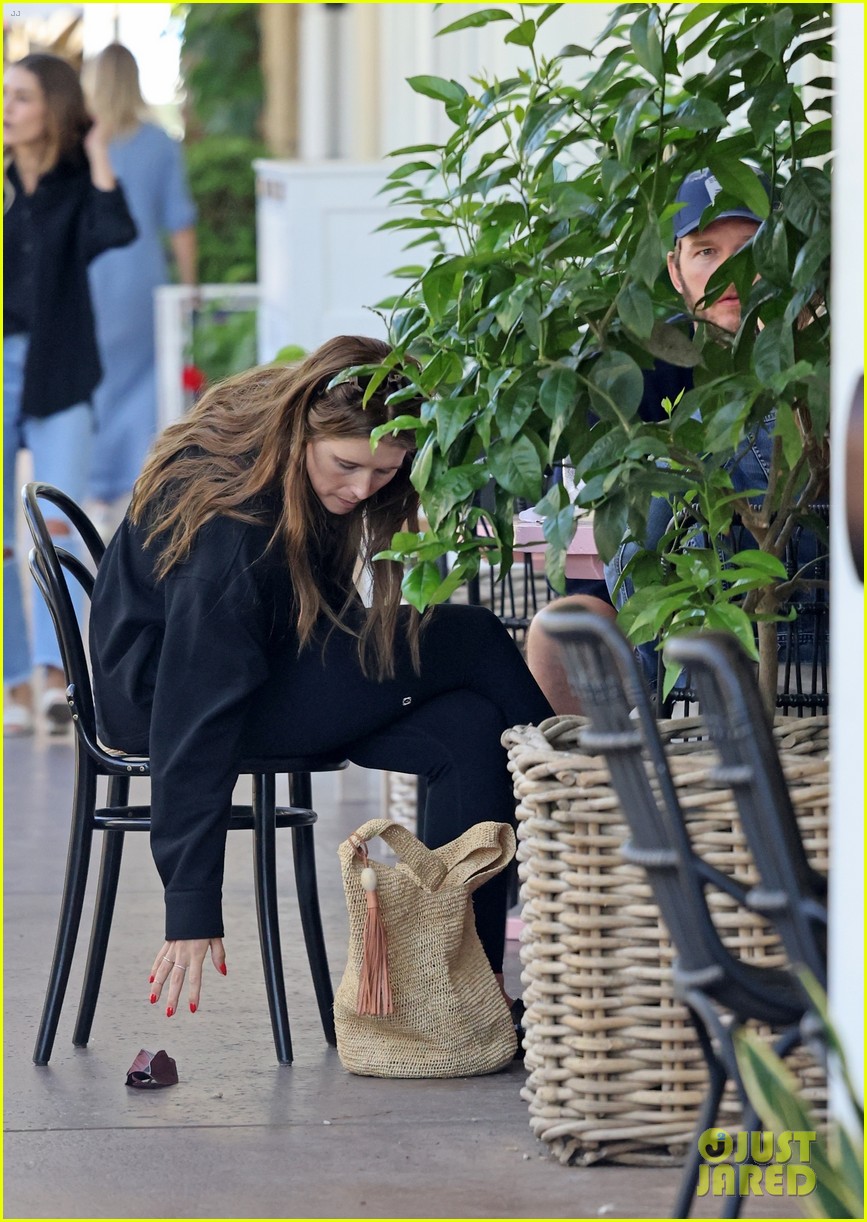 Chris Pratt & Wife Katherine Kick Off Their Weekend with Her Mom Maria ...