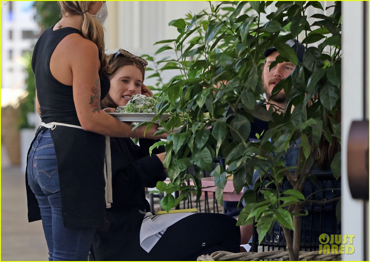 Chris Pratt & Wife Katherine Kick Off Their Weekend with Her Mom Maria ...