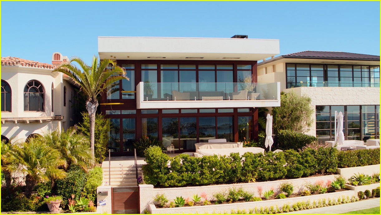 'Selling the OC' Trailer Teases As Much Drama as 'Selling Sunset ...