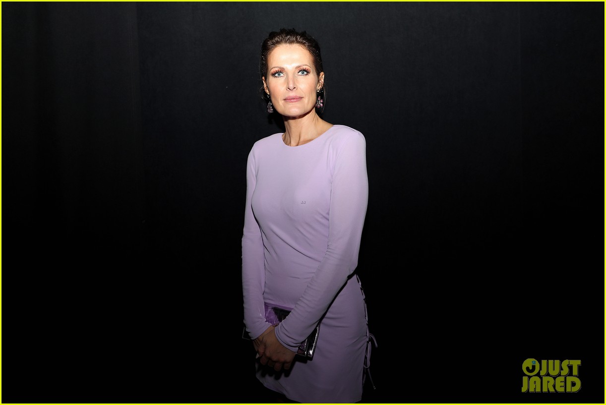 Addison Rae's Mom Sheri Easterling Kisses Rapper Yung Gravy on MTV VMAs ...