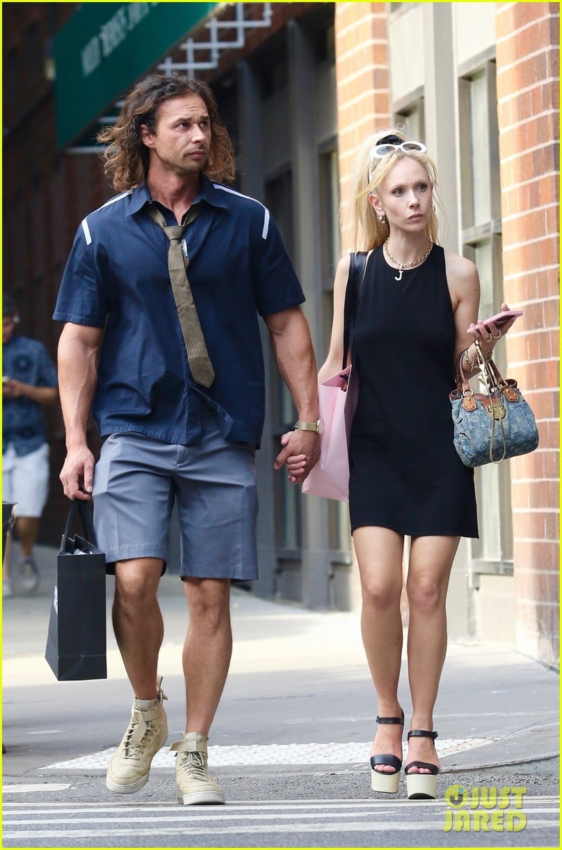 Ted Lasso's Juno Temple Spotted with Mystery Boyfriend in NYC (Photos ...