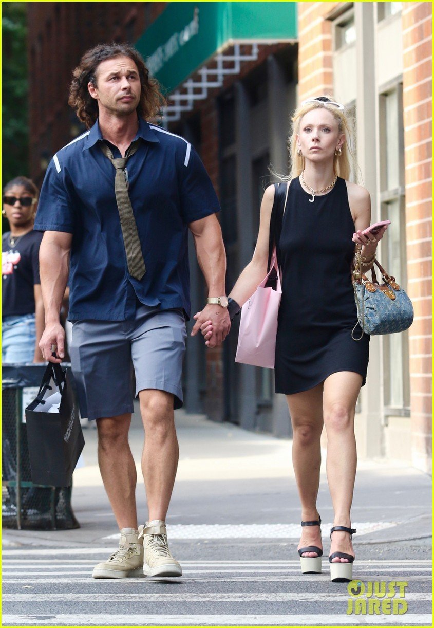 Ted Lasso's Juno Temple Spotted with Mystery Boyfriend in NYC (Photos ...