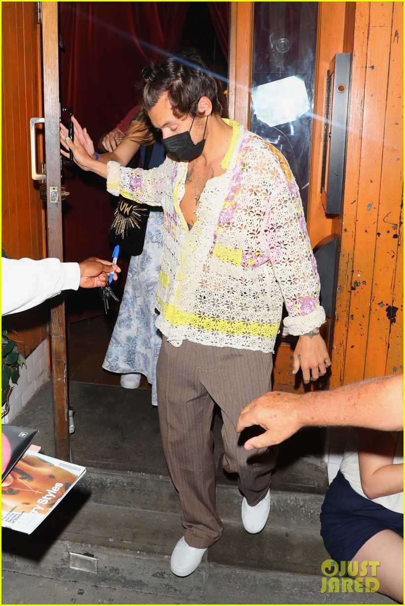 Harry Styles & Olivia Wilde Keep Close on Rare Night Out in NYC: Photo ...