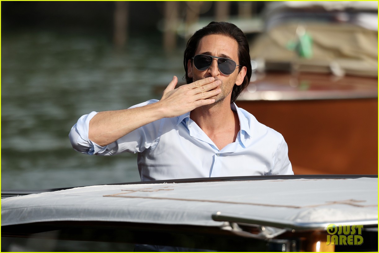 'Blonde' Co-Stars Ana de Armas & Adrien Brody Greet Fans As They Arrive ...