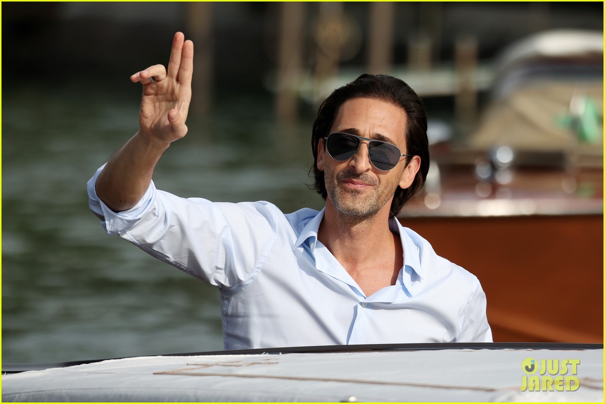 'Blonde' Co-Stars Ana de Armas & Adrien Brody Greet Fans As They Arrive ...
