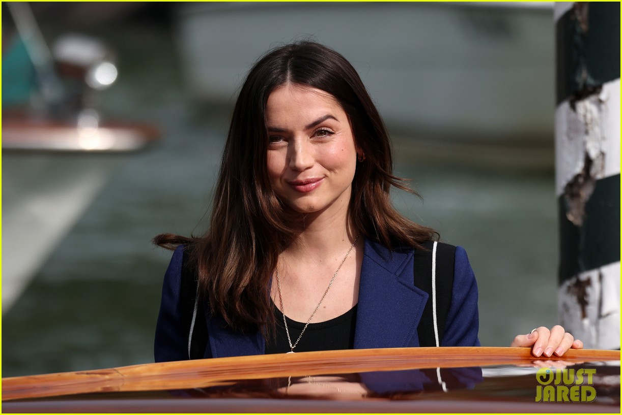 'Blonde' Co-Stars Ana de Armas & Adrien Brody Greet Fans As They Arrive ...