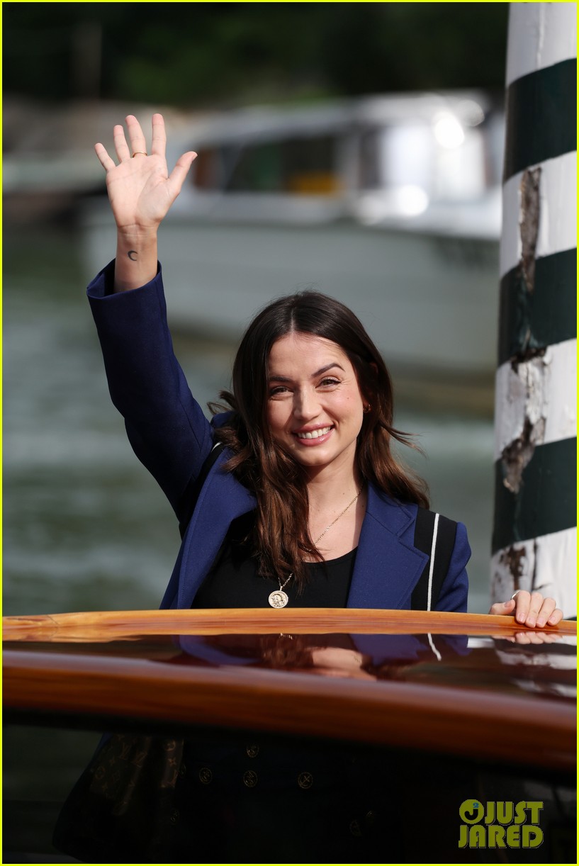 'Blonde' Co-Stars Ana de Armas & Adrien Brody Greet Fans As They Arrive ...