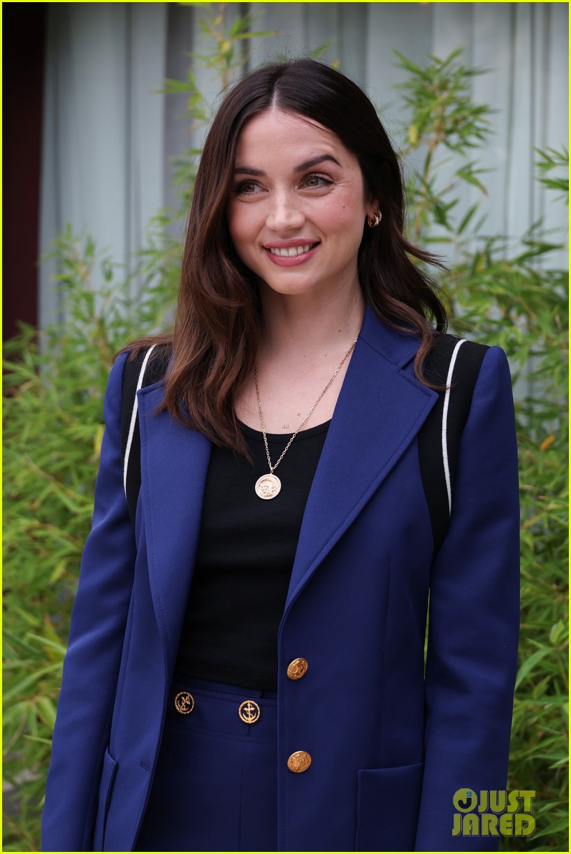 'Blonde' Co-Stars Ana de Armas & Adrien Brody Greet Fans As They Arrive ...