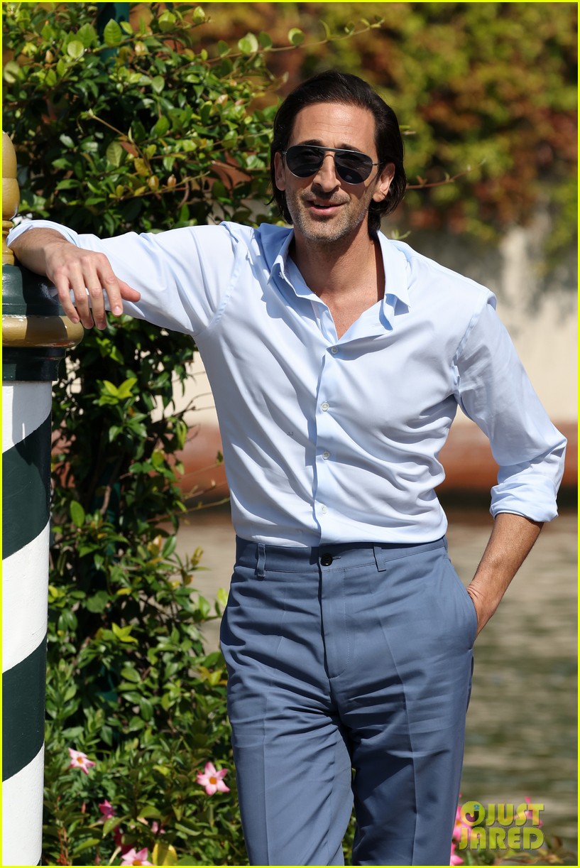 'Blonde' Co-Stars Ana de Armas & Adrien Brody Greet Fans As They Arrive ...