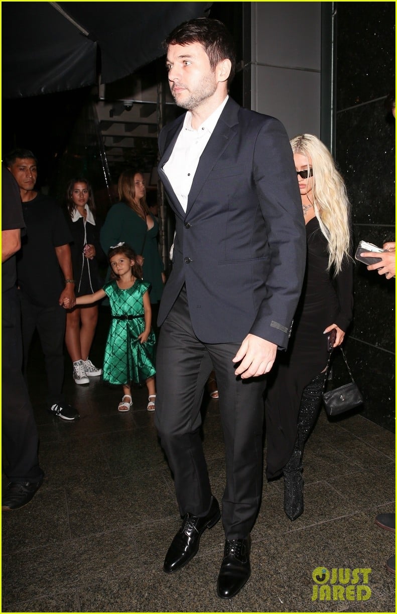 Christina Aguilera Spotted on a Friday Night Date with Fiance Matthew ...