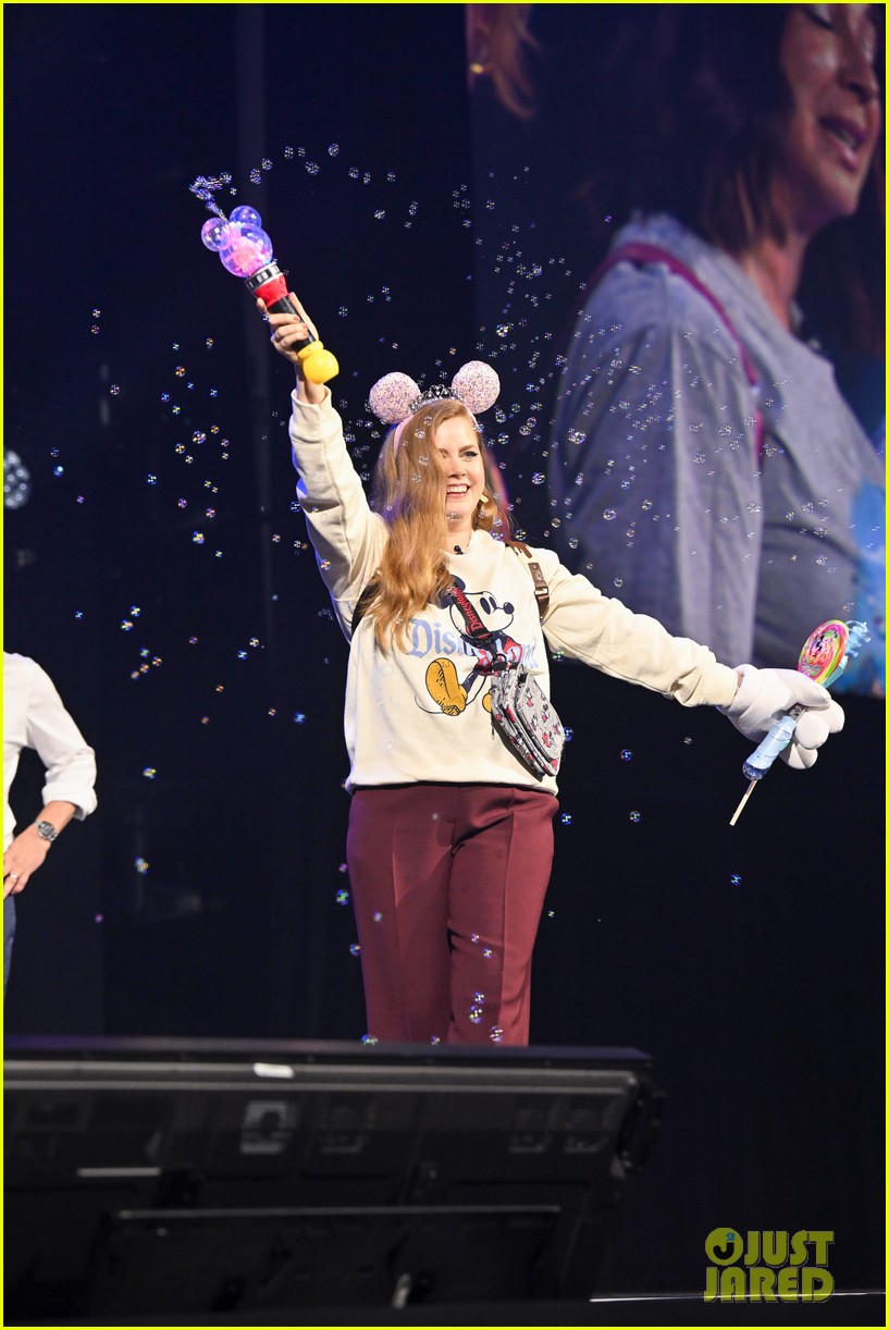 Amy Adams & Maya Rudolph Dressed as Super Disney Fans During D23 Expo ...