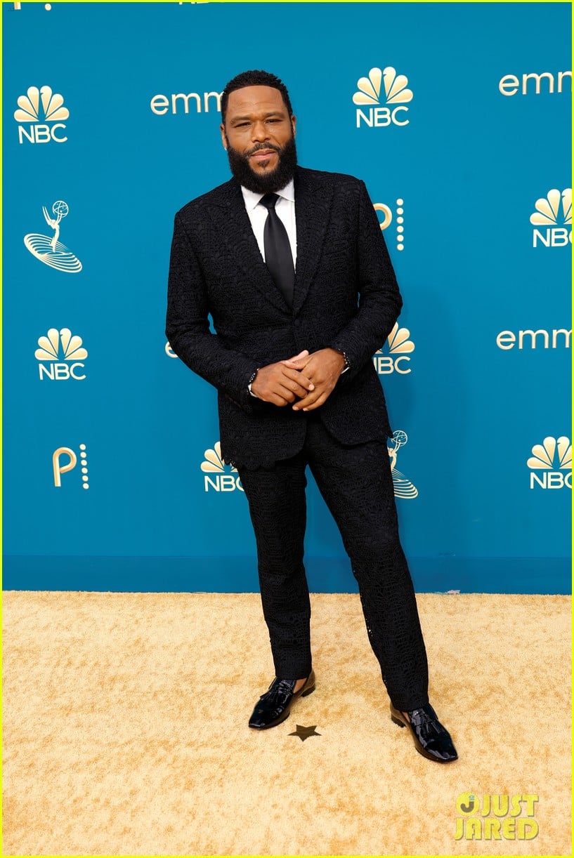 Andrew Garfield Plays It Cool in Sunglasses at the Emmy Awards 2022 ...