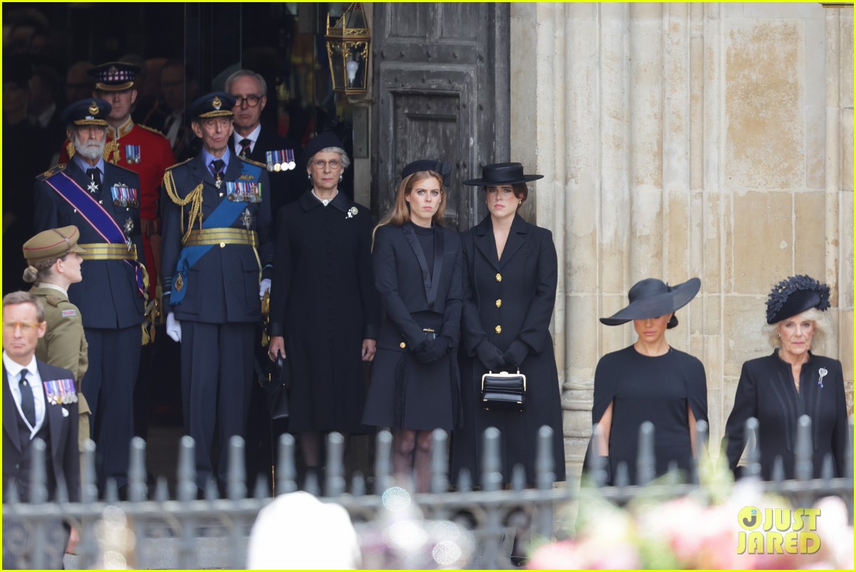 Princess Beatrice & Princess Eugenie Say Final Goodbyes To Grandmother Queen Elizabeth II At Her ...
