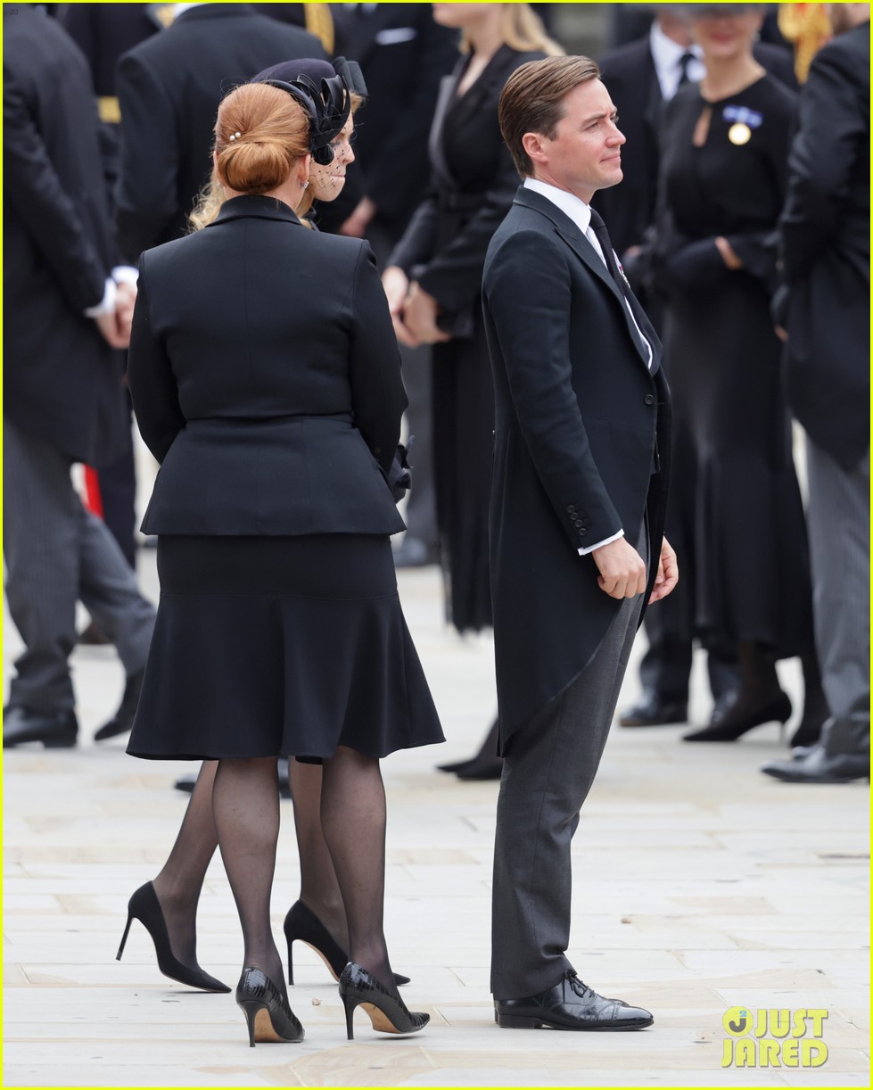 Princess Beatrice & Princess Eugenie Say Final Goodbyes To Grandmother ...