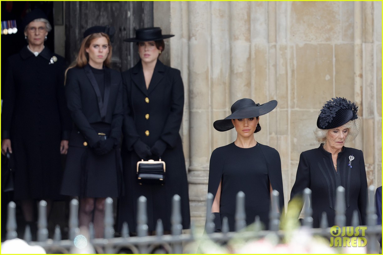 Princess Beatrice & Princess Eugenie Say Final Goodbyes To Grandmother ...