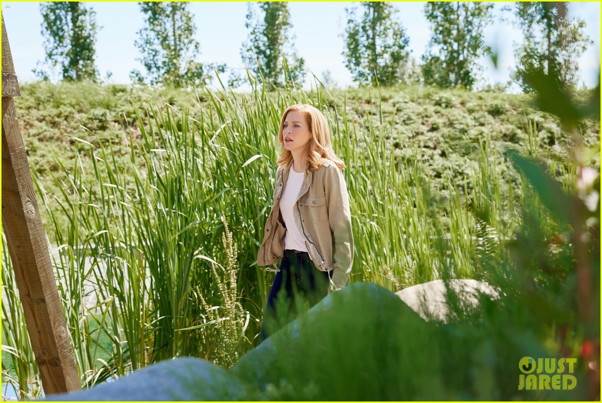 Rachelle Lefevre Discovers A Family She Never Knew About in Hallmark's ...