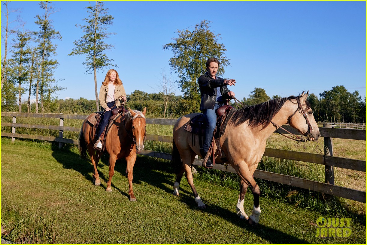 Rachelle Lefevre Discovers A Family She Never Knew About in Hallmark's ...