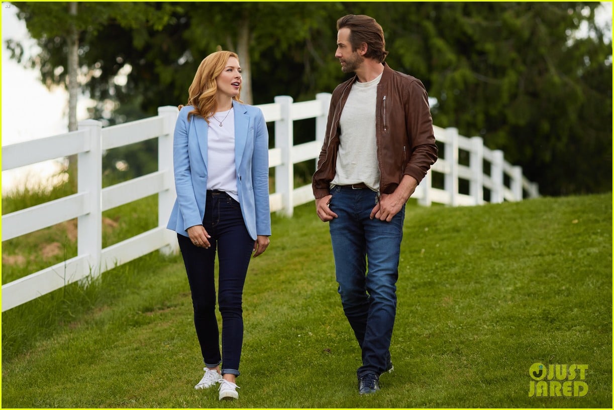 Rachelle Lefevre Discovers A Family She Never Knew About in Hallmark's ...