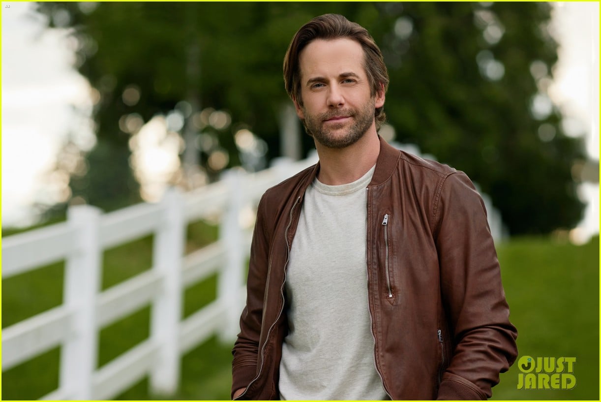 Rachelle Lefevre Discovers A Family She Never Knew About in Hallmark's ...