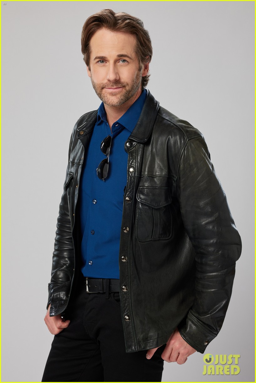 Rachelle Lefevre Discovers A Family She Never Knew About in Hallmark's ...