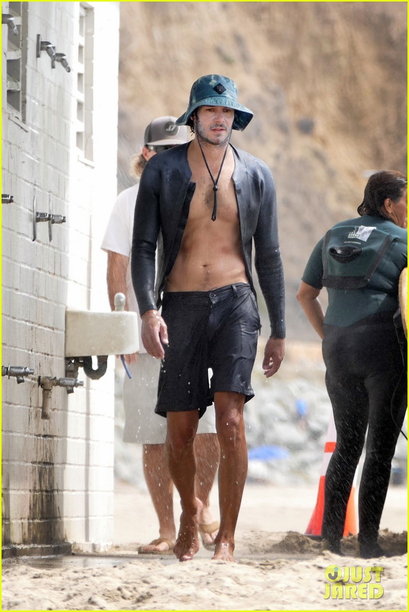Adam Brody Bares His Abs During Surf Day with Wife Leighton Meester ...