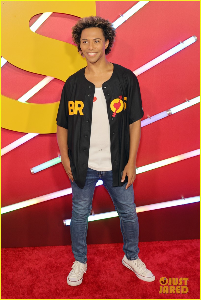 Billy Eichner & Luke MacFarlane Suit Up For 'Bros' Los Angeles Premiere ...