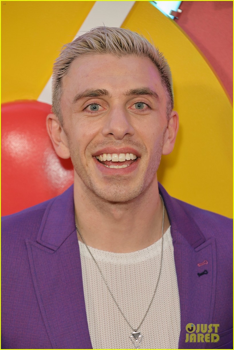 Billy Eichner & Luke MacFarlane Suit Up For 'Bros' Los Angeles Premiere ...