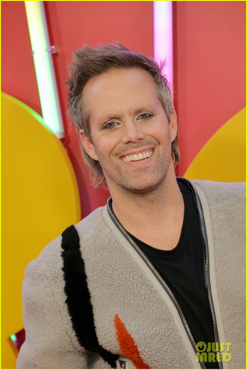 Billy Eichner & Luke MacFarlane Suit Up For 'Bros' Los Angeles Premiere ...