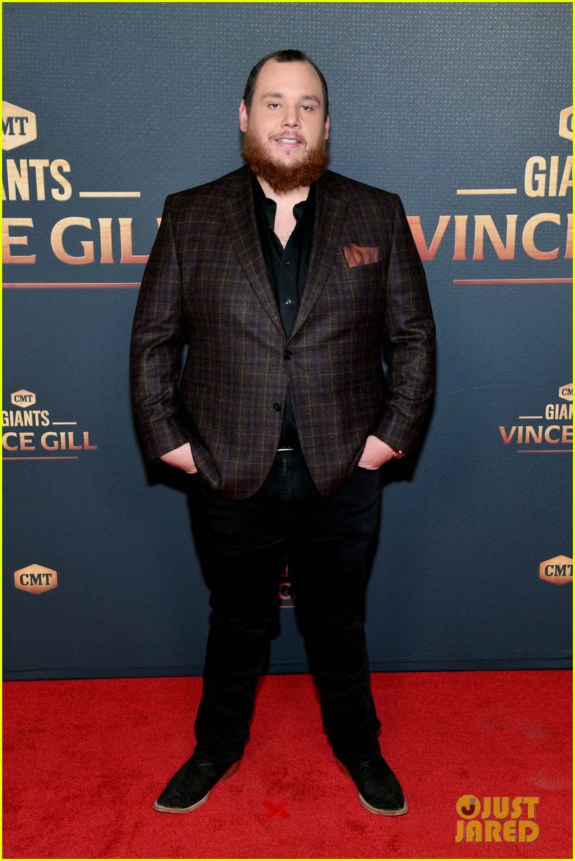 Carrie Underwood & Maren Morris Honor Vince Gill at 'CMT Giants' Taping ...