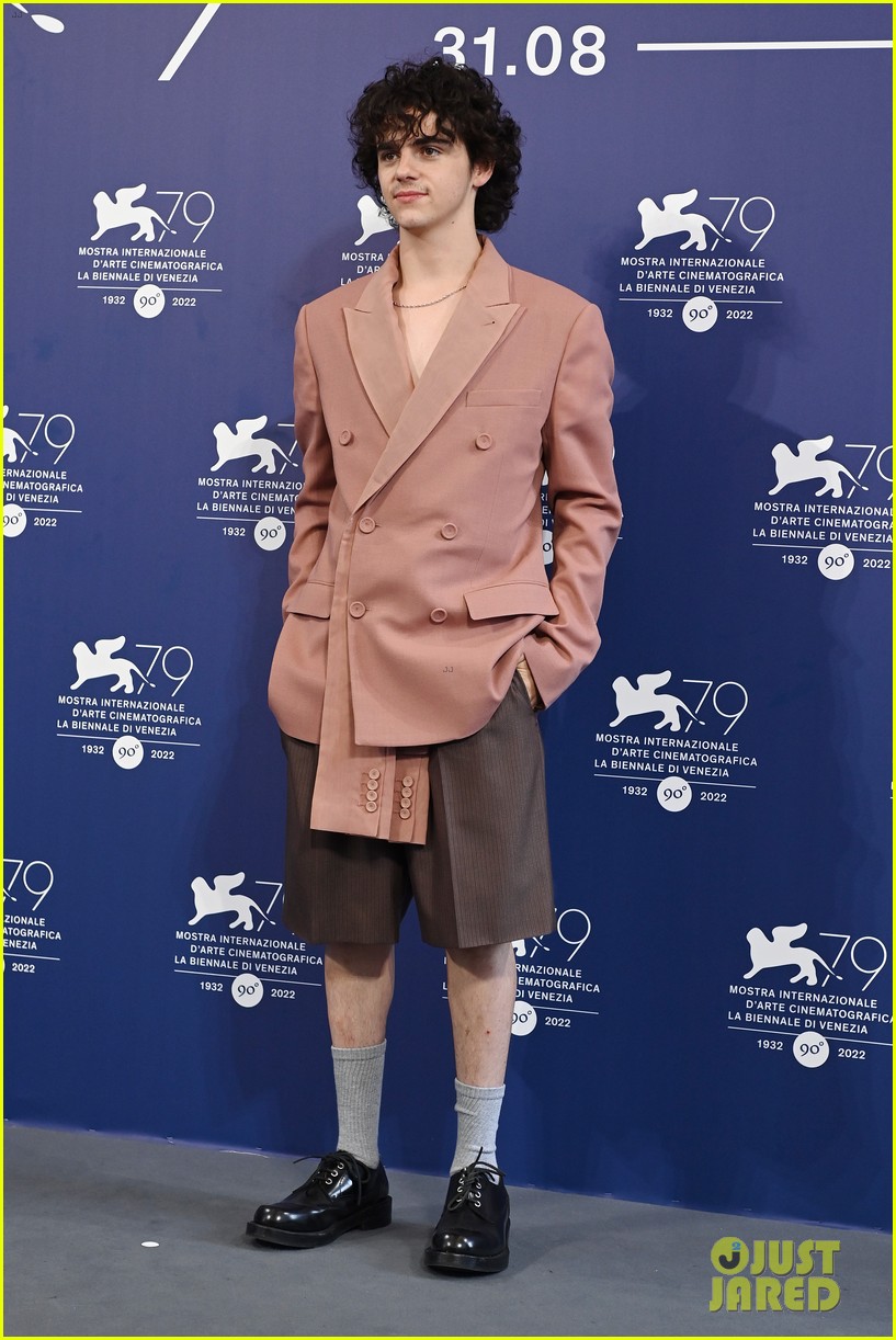 Zooey Deschanel Joins Casey Affleck at the 'Dreamin' Wild' Photo Call ...