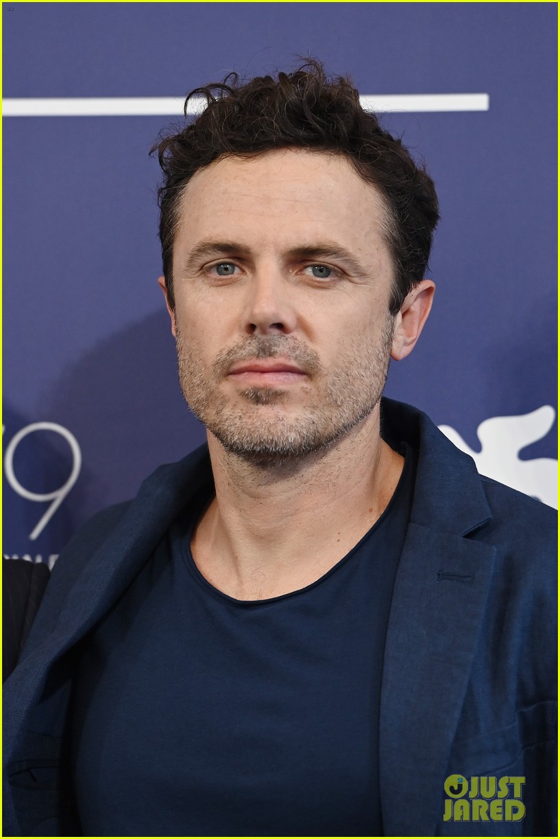 Zooey Deschanel Joins Casey Affleck at the 'Dreamin' Wild' Photo Call ...