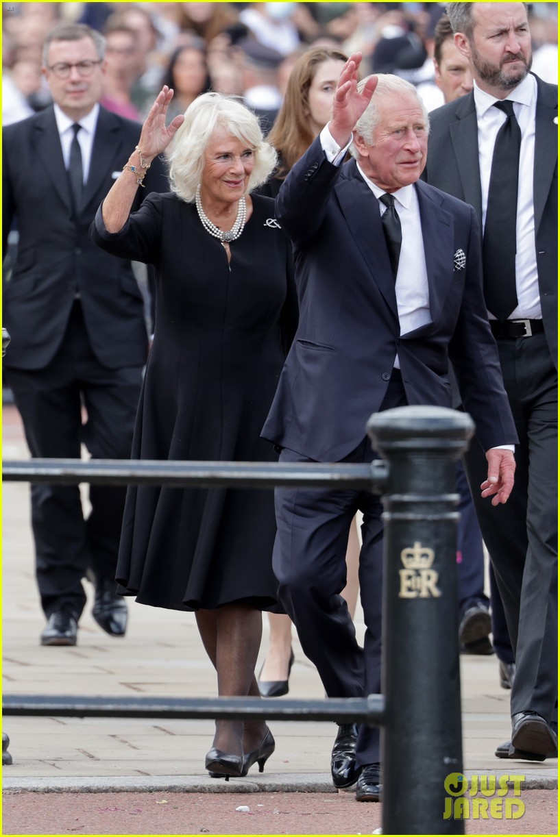 King Charles & Camilla, Queen Consort Greet the Public at Buckingham Palace: Photo 4814423 ...