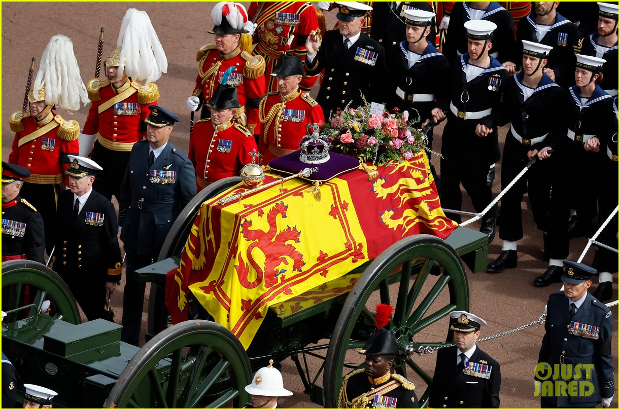 King Charles' Personal Note to Queen Elizabeth on Her Casket Revealed ...