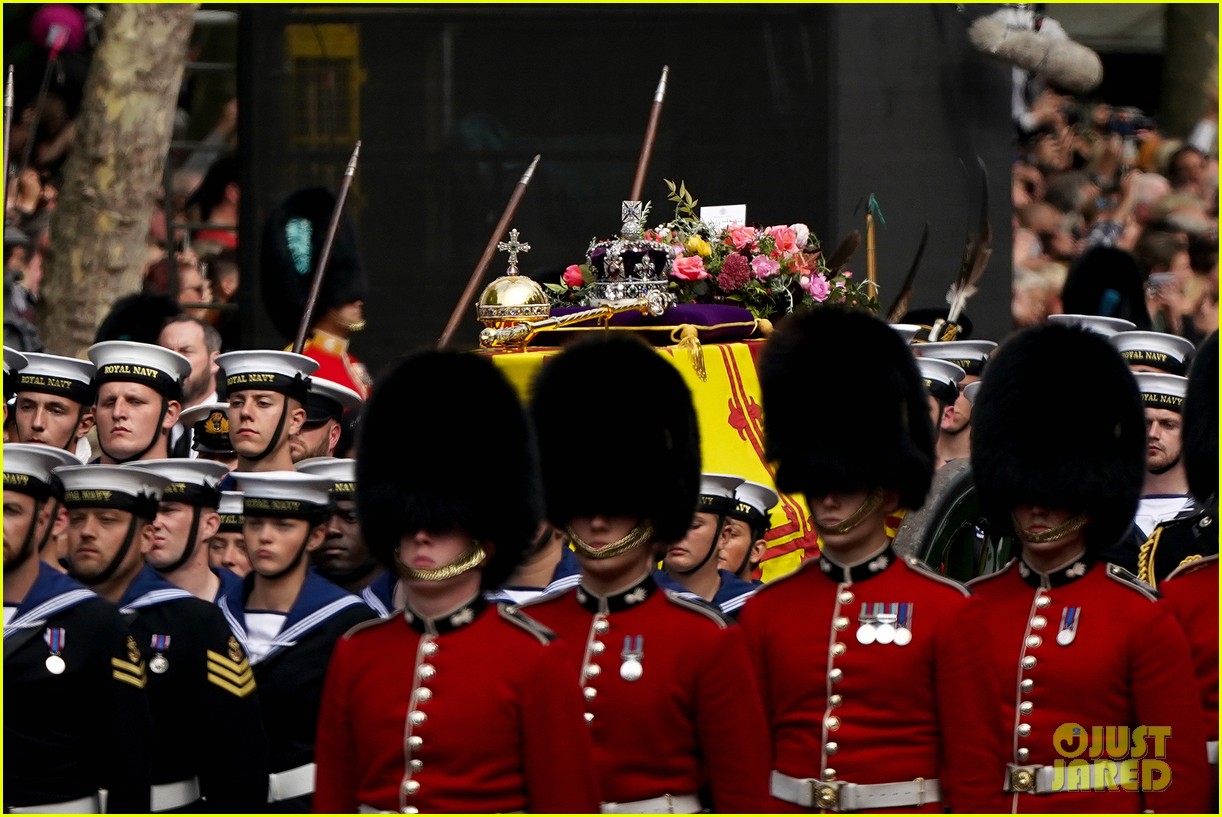 King Charles' Personal Note to Queen Elizabeth on Her Casket Revealed ...