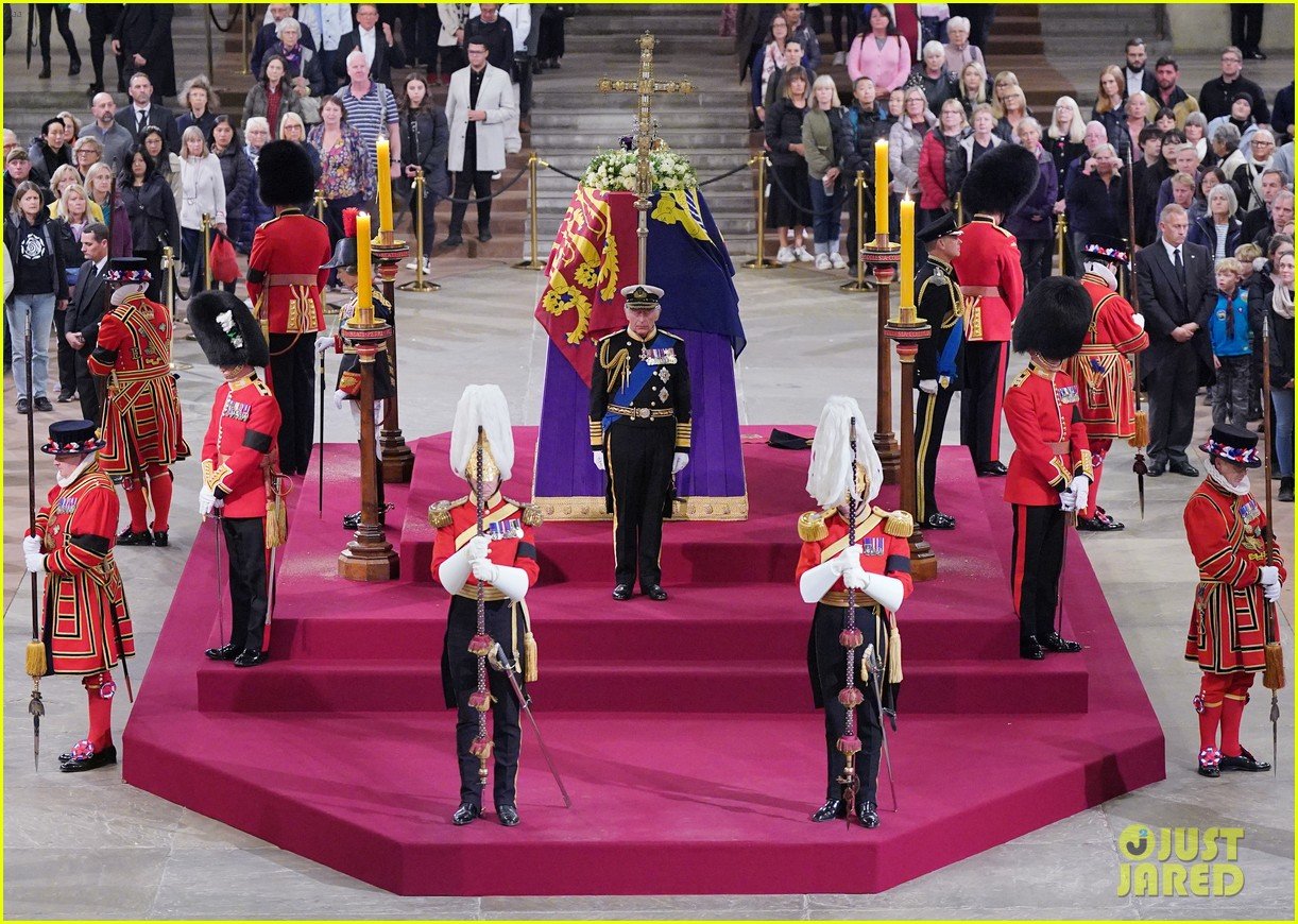 Queen Elizabeth's Four Children Stand Vigil at Her Coffin for 'Vigil of ...
