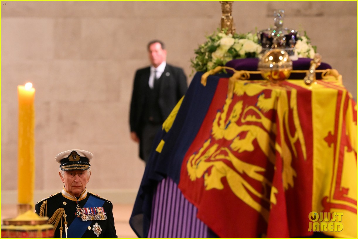 Queen Elizabeth's Four Children Stand Vigil at Her Coffin for 'Vigil of ...