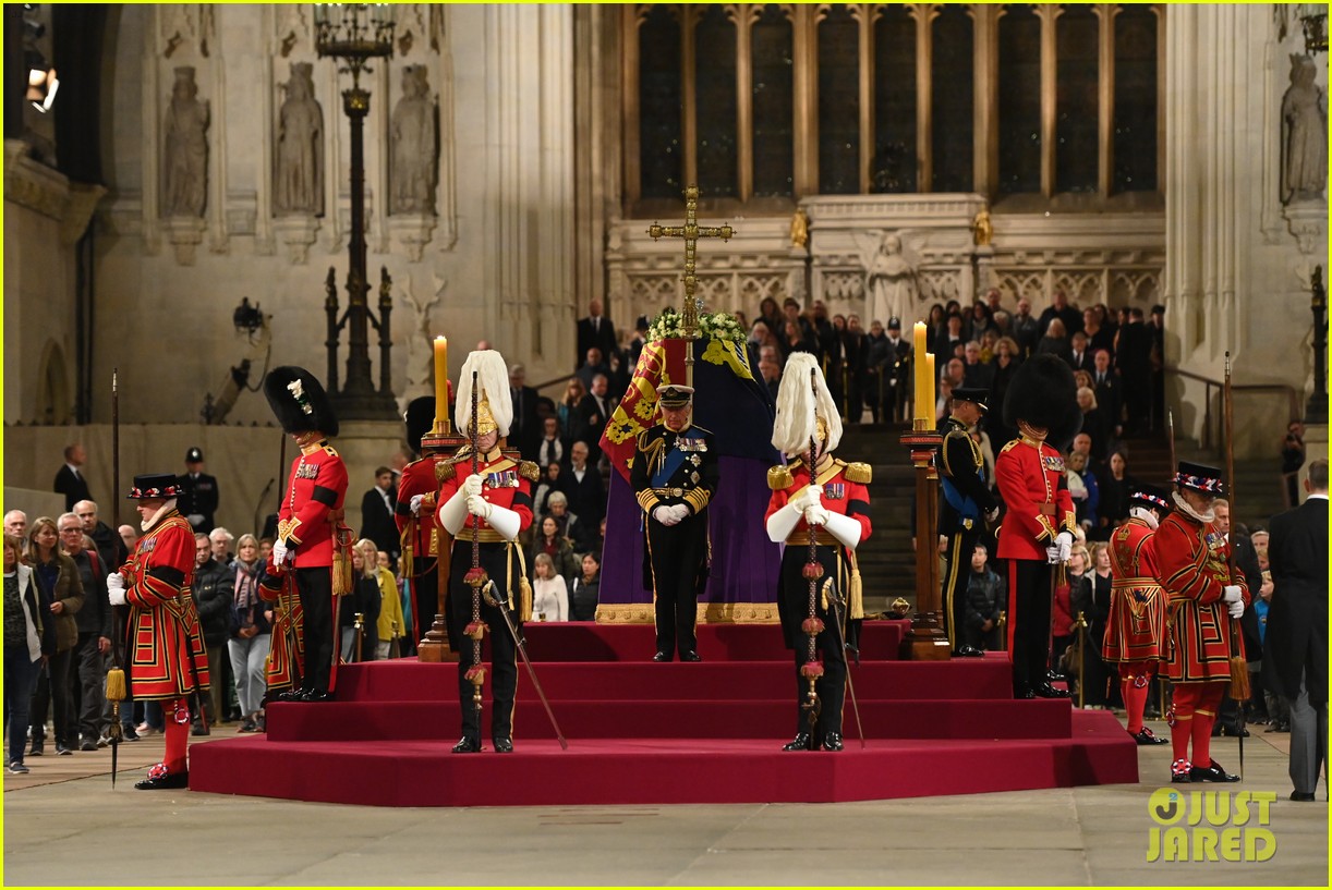 Queen Elizabeth's Four Children Stand Vigil at Her Coffin for 'Vigil of ...