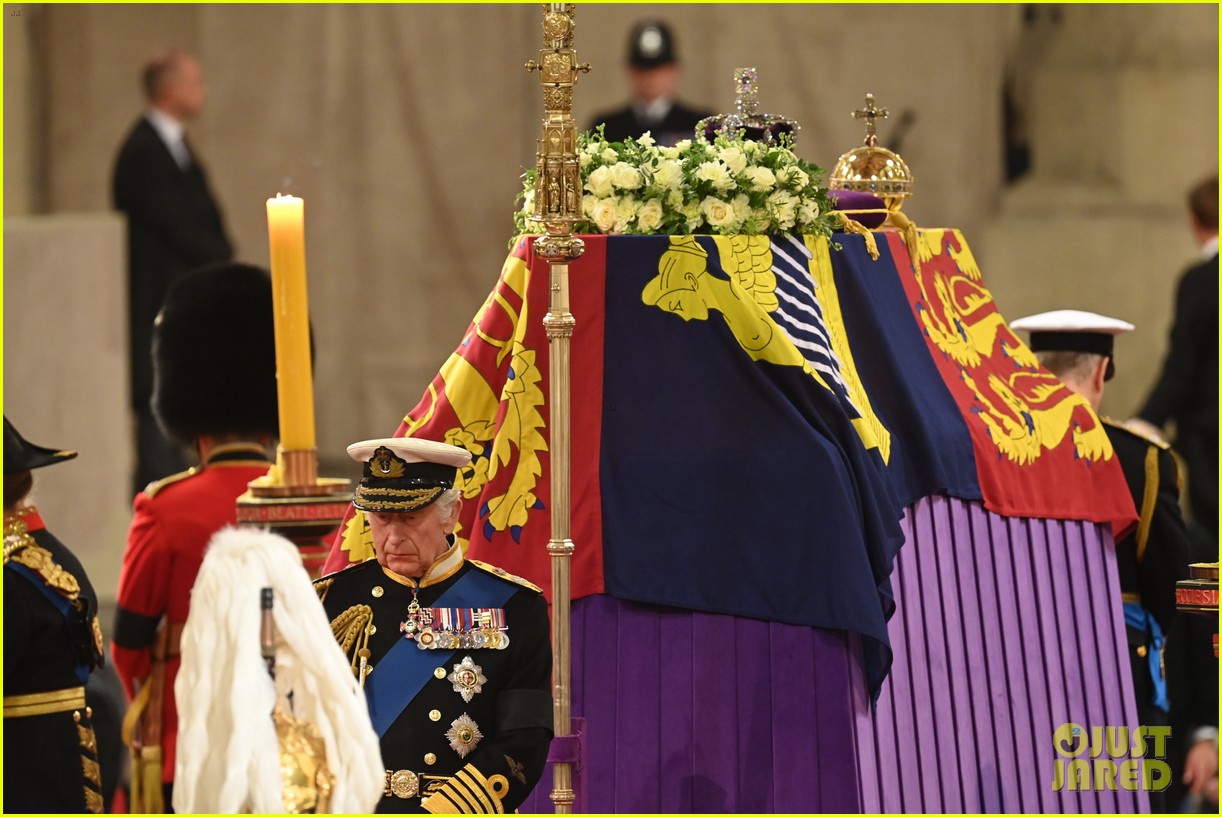 Queen Elizabeth's Four Children Stand Vigil at Her Coffin for 'Vigil of ...